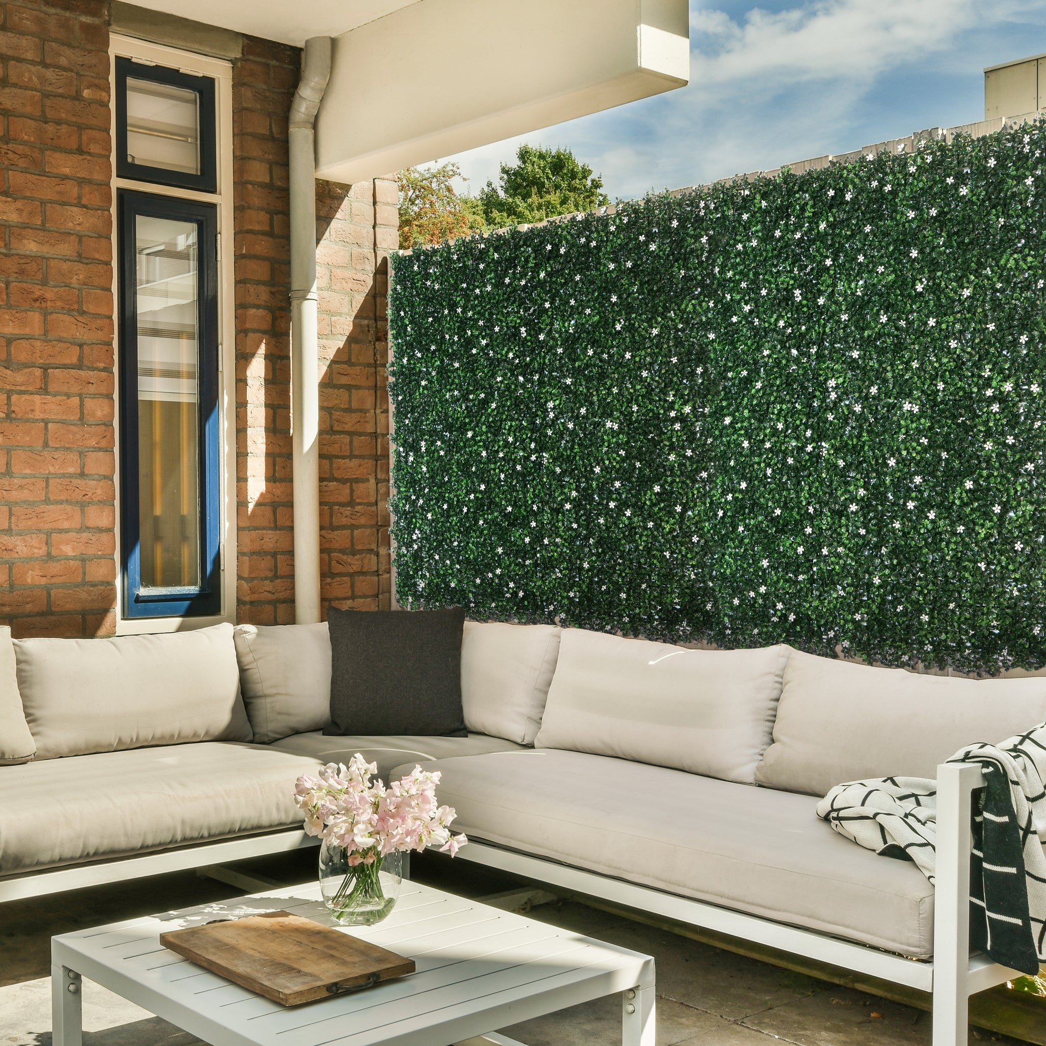 Artificial hedge store